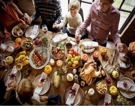 How to Host a Large Thanksgiving Dinner at Your Home
